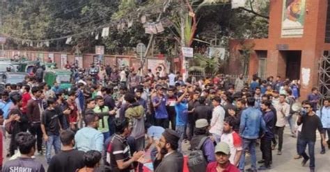 বিশ্ববিদ্যালয়ের দাবিতে তিতুমীর কলেজ শিক্ষার্থীদের আন্দোলনে স্থবির গুলশান এলাকা