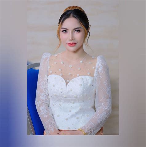 ພາເຈົ້າສາວມາລອງຊຸດ ☺️ Tanu Keovongkod ແສງສະຫວ່າງ ແມ່ຄ້າອອນໄລ໌ Facebook