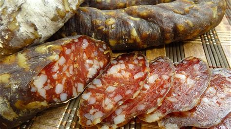 Сальсичча Стаджоната (Salsiccia Stagionata) - YouTube