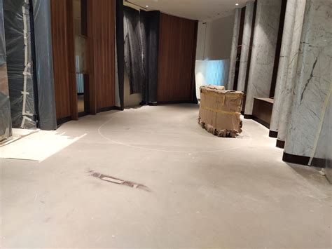 Jio Mall Bkc Ruby Metal