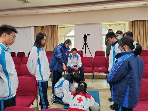 彩虹前往十堰市东风高级中学开展急救普及活动 湖北医药学院新闻网