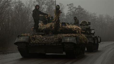 Украйна показа как нейни военни минават през минни полета в руската Белгородска област Новини бг