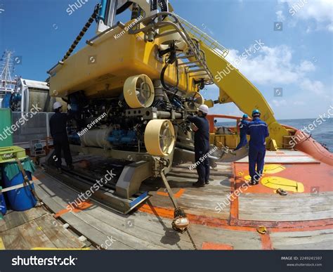 Subsea Over Royalty Free Licensable Stock Photos Shutterstock