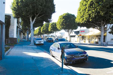 Bhpd Officers Arrest Three For Robbery Auto Theft Beverly Press