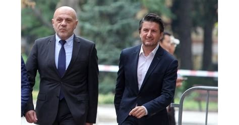 ГЕРБ отхвърли и двете ДПС от формулата за кабинет а ПП ДБ май сами се изключиха Обзор