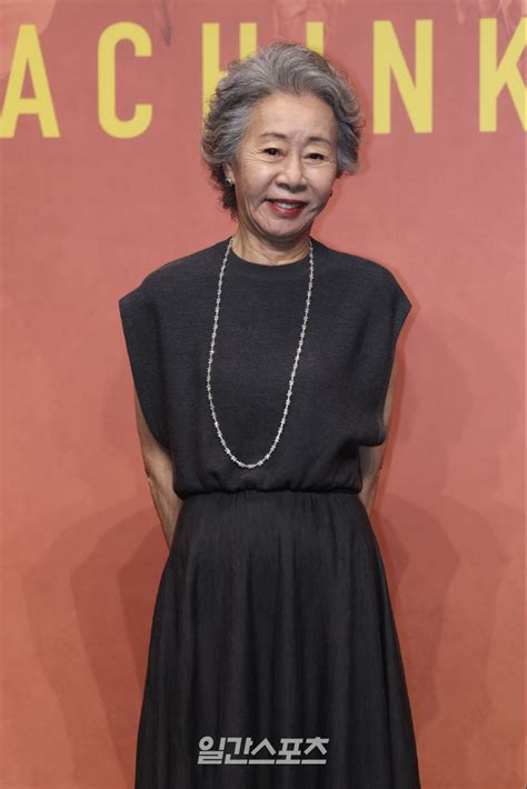 윤여정 아들 커밍아웃 고백 “뉴욕에서 결혼… 사위를 더 사랑해” 일간스포츠