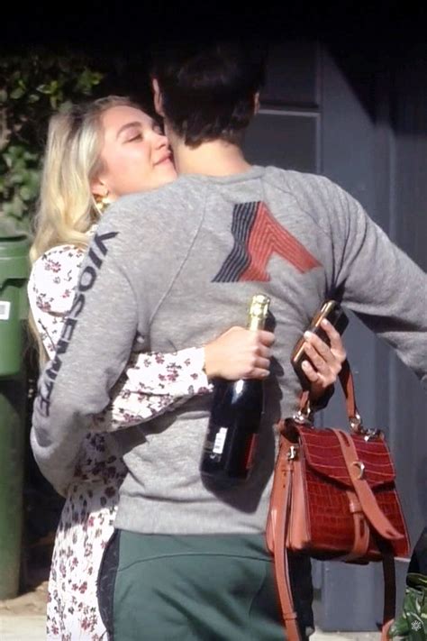Florence Pugh And Zach Braff Out Kissing In London Hawtcelebs