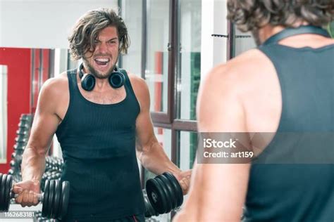 체육관에서 남성 운동 선수 역도 파워 리프팅 훈련 피트 니스 스포츠 개념 강사에 대한 스톡 사진 및 기타 이미지 강사 건강한 생활방식 근육 Istock