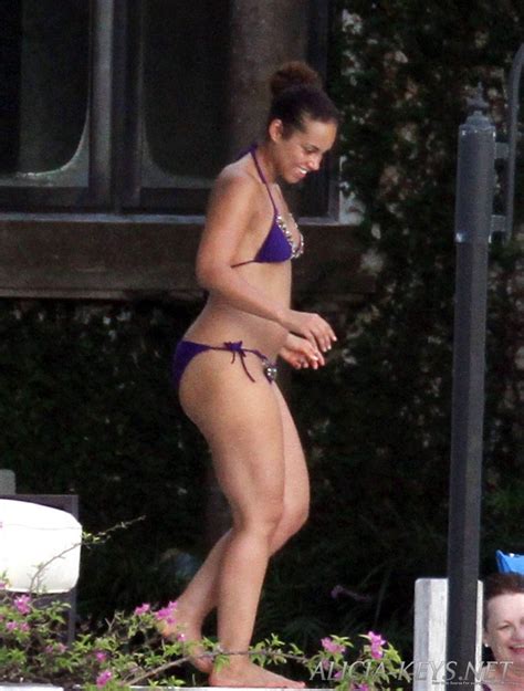 Naked Alicia Keys Added By