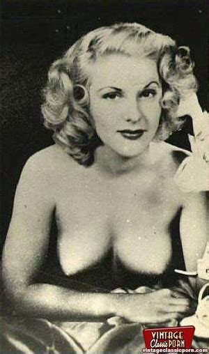 Sexy Vintage Topless Girls Enjoy Posing In Xxx Dessert Picture