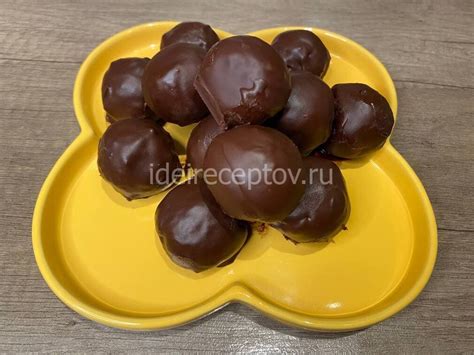 Конфеты из сухофруктов и орехов в шоколаде - пошаговый рецепт