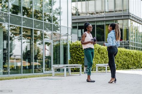 금융 지구에서 아프리카 계 미국인 사업가 모델 전체 길이 표시 20 24세에 대한 스톡 사진 및 기타 이미지 20 24세