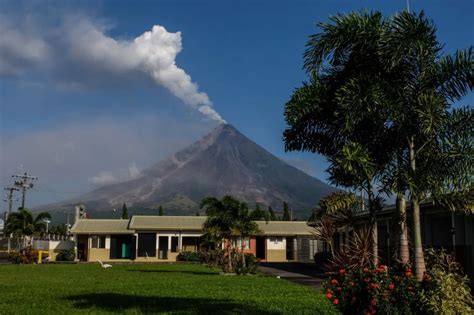 Albay Nasa State Of Calamity Dahil Sa Pagdausdos Ng Mga Bato Mula Mayon Abs Cbn News