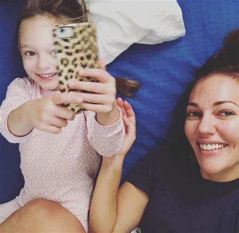 Приказно красивата дъщеря на Мерием Узерли плени мрежата вижте малката Хюрем Султан Снимки