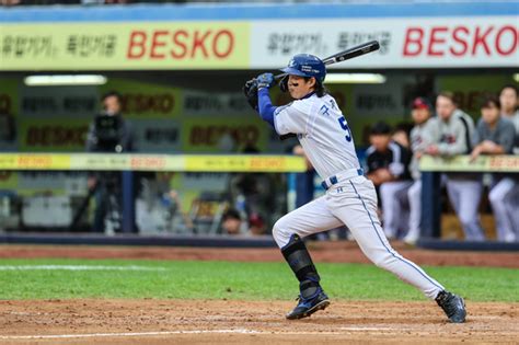 캡틴 한 번 더 2025년도 달리는 구자욱 중앙일보