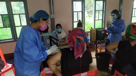 ကျောက်တလုံးကြီးမြို့၊ လုံကား အ ထ က ၌ အသက် ၅၅ နှစ်နှင့်အထက် ပြည်သူများအား ဒုတိယ အကြိမ် ကိုဗစ