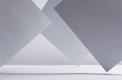 근대 간단한 기하학적 흰색 회색 추상적 배경과 비대칭 스탠딩 페이퍼 원근감 빛 그림자 줄무늬프레임 복사 공간 0명에 대한 스톡 사진 및 기타 이미지 Istock