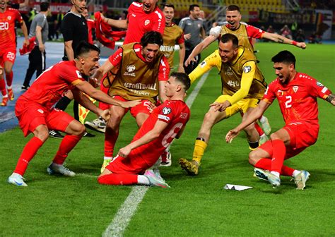 На денешен ден во 🇲🇰мак фудбалот 1937 во кафаната „Нада“ во Дебар