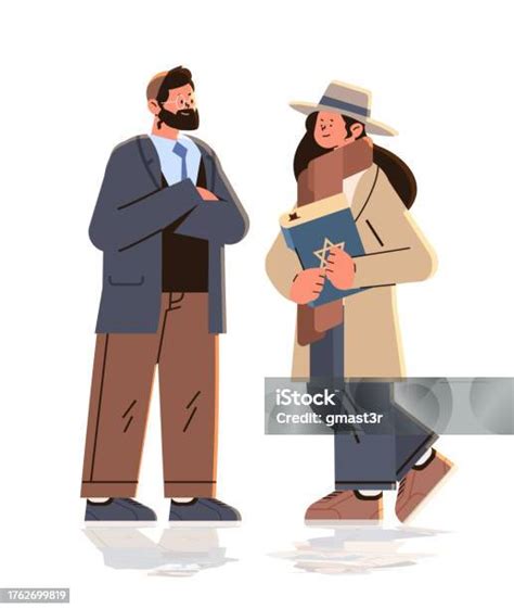 유태인 남자 여자 전통 의상을 입은 커플 이스라엘 사람들 함께 서 있는 행복한 하누카 유대교 종교적인 휴일 랍비에 대한 스톡