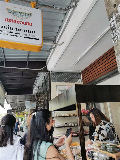 รูป กลิ่น ขะ หนม พระบรมราชานุสาวรีย์สามกษัตริย์ Wongnai