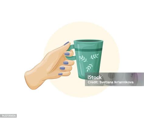 차 또는 커피 한 잔을 들고있는 여성 손 그릇에 대한 스톡 벡터 아트 및 기타 이미지 그릇 도예 라떼 Istock