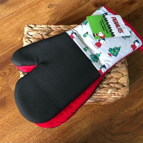 Peanuts Kitchen Peanuts 2 Pack Oversized Oven Mitts Snoopy