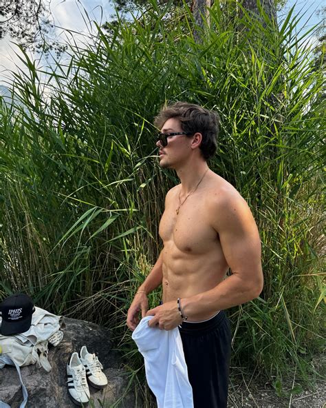 Alexissuperfans Shirtless Male Celebs Noah Beck Shirtless Ig Post
