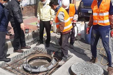 대부분 이해불가 유독 한국 도로에 맨홀이 있는 이유