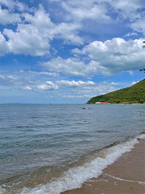 หาดเกล็ดแก้ว หาดชลบุรีเหมือนจะลับอีกแล้วนะ 🌊☁️ แกลเลอรีที่โพสต์โดย Kwangzhou U Lemon8