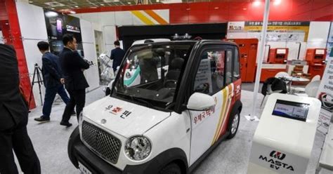 포토 한국전자전에 등장한 우체국 택배 전기차