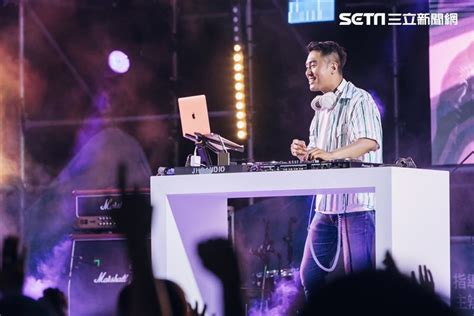 李玟之夜追思會場內曝光百位粉絲燈海惹鼻酸 不捨就這樣離開 娛樂星聞