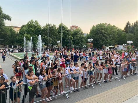 Питат младите хора как да се развива Перник