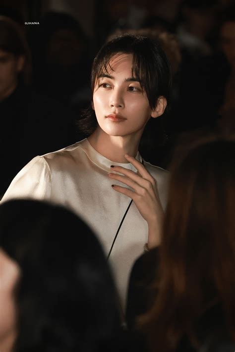 더쿠 정한이 생로랑 패션쇼 고화질 사진 모음