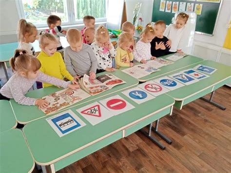 Обучение детей правилам безопасности дорожного движения по прежнему остается одной из