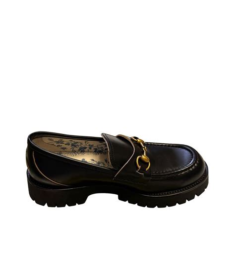 Gucci Черные кожаные лоферы для женщин купить онлайн с доставкой