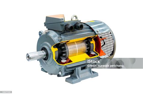 클리핑 경로가있는 흰색 배경에 격리 된 첨단 기술 산업 전기 모터의 현대 내부의 단면 디테일 엔진에 대한 스톡 사진 및 기타