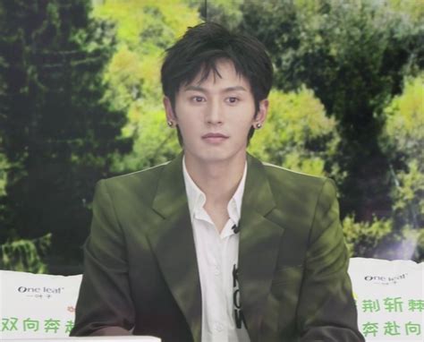 Pin By 🥨 On Zhang Zhe Han Heartthrob Couple Outfits Celebrities