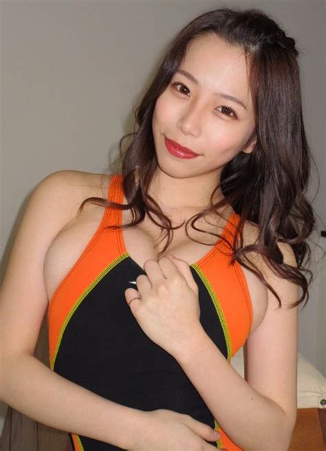「落ちたらキャッチしてくれますか？」グラビアアイドル・乙陽葵のこぼれ落ちそうな胸元がたまらない競泳水着ショットにドキド ニコニコニュース