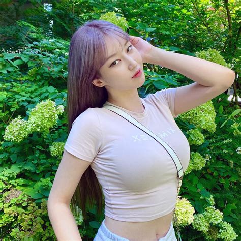 Người Mẫu Kim Woo Hyun Ngoài 30 Vẫn Mặc Trẻ Trung