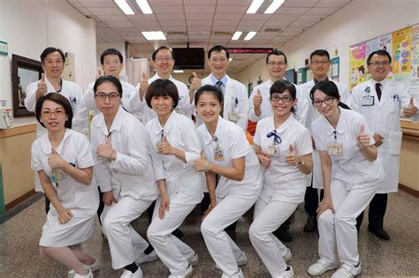 健仁醫院 [醫師專欄] 我想戒菸，甚麼方法最適合我呢？─家庭醫學科 黃彥傑主任 菸對我們身體的傷害已經相當明確。根據衛福部統計，國人106年十大死因當中，惡性腫瘤、心臟疾病、肺炎、腦血管