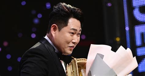 양의지 딸 축하에 함박 미소 포토엔hd