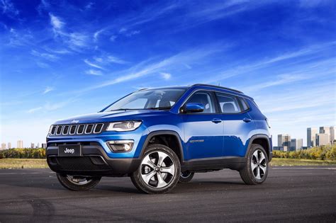 2017 Jeep Compass Poses For The Camera In All Trim Levels Autoevolution