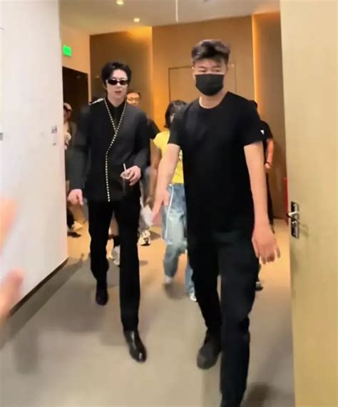 看了〈折腰〉直播才知道刘宇宁多惨，身材好气质佳还被骂丑，太冤