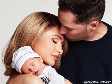 パリス・ヒルトン、話題のクロックスブーツでキャンペーンモデルを務めるも、足から抜けなくなってしまう！ 爆笑のビデオを投稿し大バズり 動画あり Tvgroove