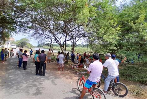 Olón Comuneros Se Mantienen A La Orilla Del Estero