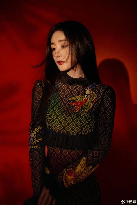 楊冪透視裝超辣「內在美全看光」上萬粉絲驚呼：好大的驚喜 娛樂星聞