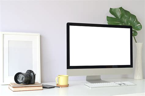 이랑 테이블에 빈 화면이 데스크톱 컴퓨터 홈 스튜디오에서 작업 영역 0명에 대한 스톡 사진 및 기타 이미지 0명 공란