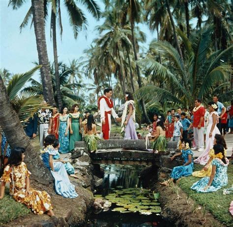 Blue Hawaii 1961 Elvis Presley Et Joan Blackman In 2025 Blue Hawaii
