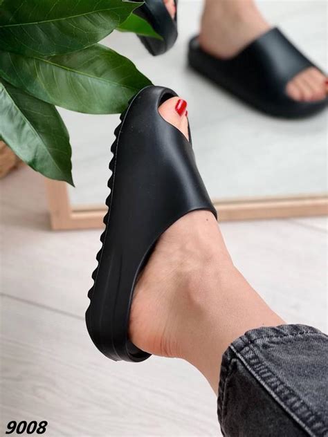 Шлепанцы шлепки пена резина на тракторной подошве пила адидас изи слайд