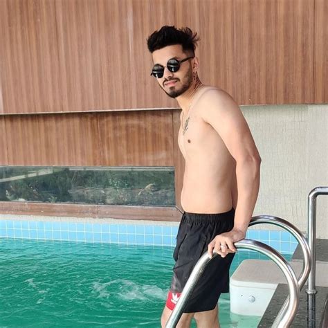 Yash Jadhav Jadhav60 • Threads Say More